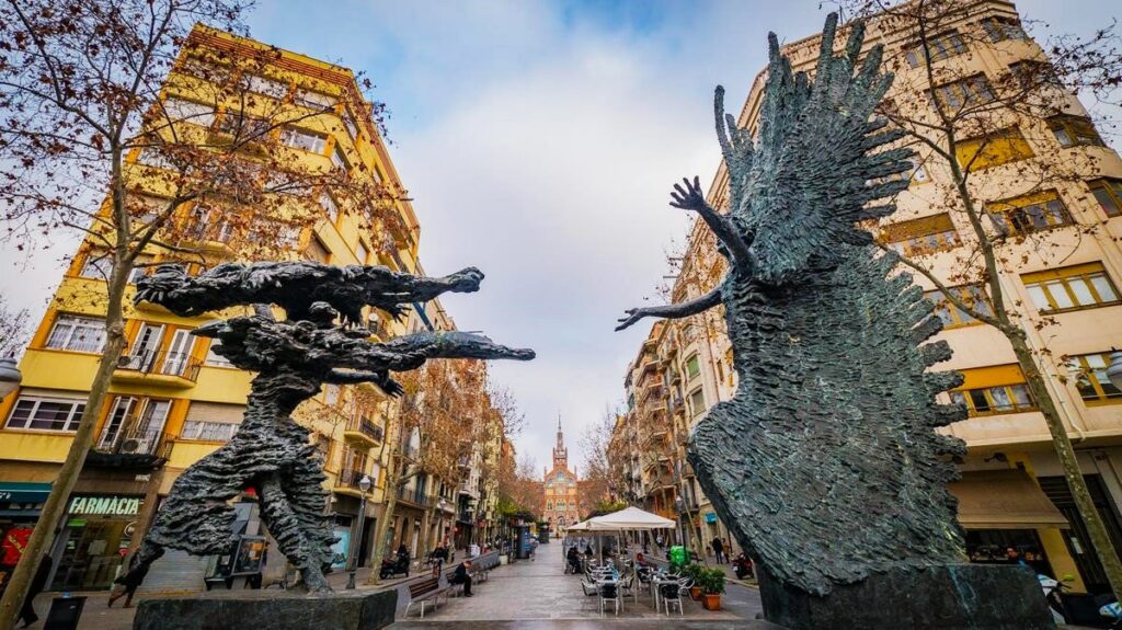 Ruta por la Emblemática Avenida Gaudí - Centro Europeo