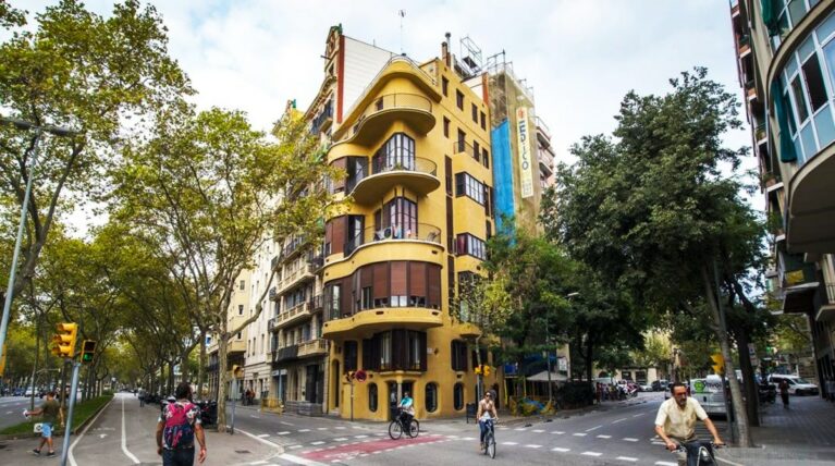 Ruta por la Casa Planells y el Barrio de la Sagrada Familia - Centro ...