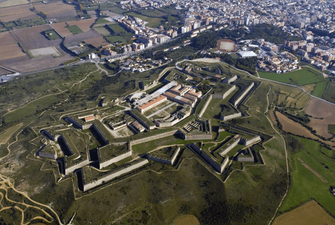 La fortaleza moderna de Sant Ferran - Centro Europeo